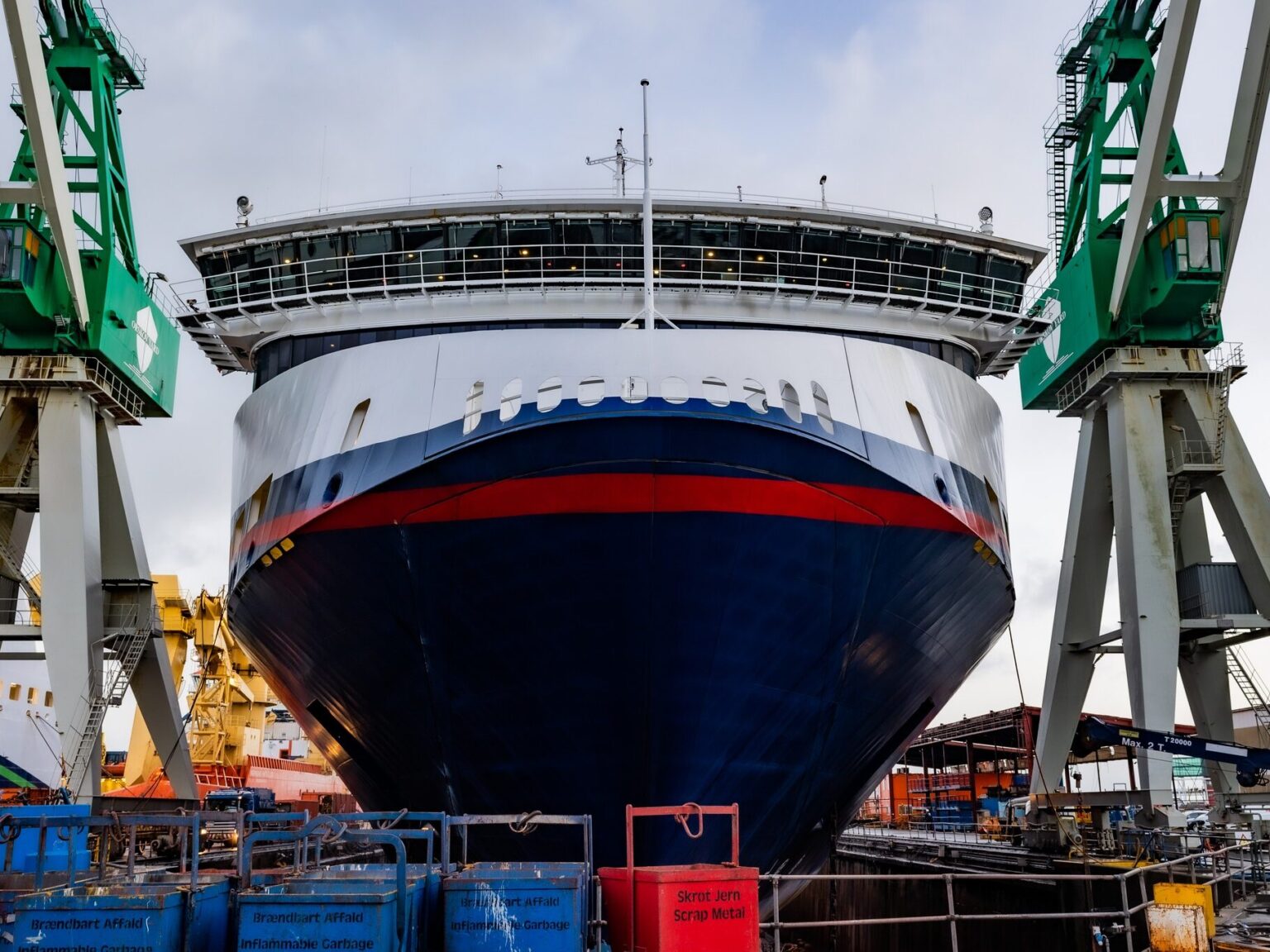 Visste du at skipene ble påført spesiallaget maling i dokk? – Colorline ...
